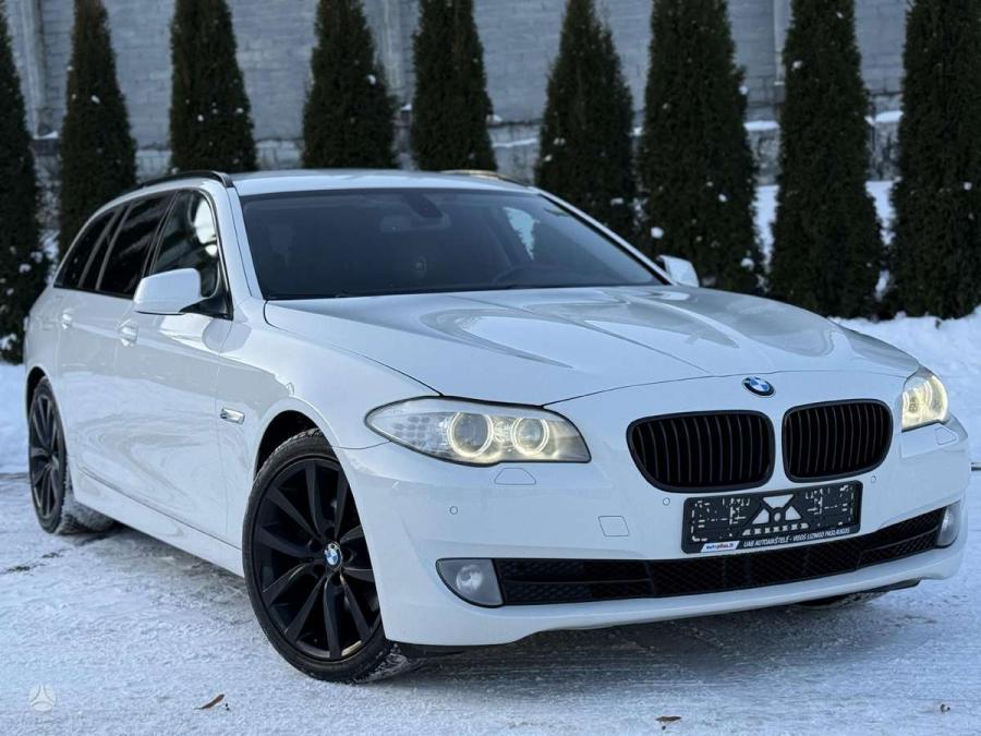 White BMW 520 2012 in Siauliai, with an engine capacity of 2.00 L and mileage of 290 thousand km for 9950 €, photo 1 on AUTOMOTO.COM.LV