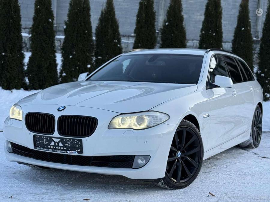 White BMW 520 2012 in Siauliai, with an engine capacity of 2.00 L and mileage of 290 thousand km for 9950 €, photo 2 on AUTOMOTO.COM.LV