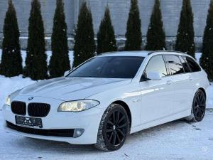 White BMW 520 2012 in Siauliai, with an engine capacity of 2.00 L and mileage of 290 thousand km for 9950 €, photo 4 on AUTOMOTO.COM.LV