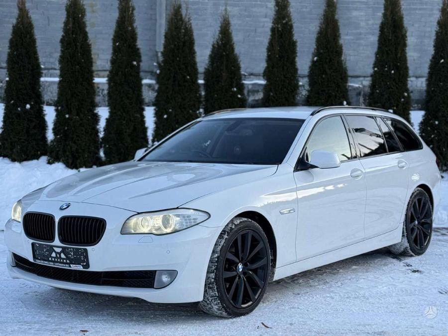 White BMW 520 2012 in Siauliai, with an engine capacity of 2.00 L and mileage of 290 thousand km for 9950 €, photo 4 on AUTOMOTO.COM.LV
