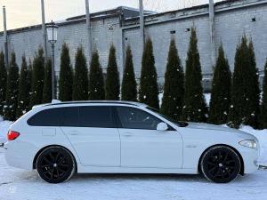 White BMW 520 2012 in Siauliai, with an engine capacity of 2.00 L and mileage of 290 thousand km for 9950 €, photo 6 on AUTOMOTO.COM.LV