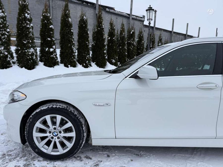Balts BMW 520 2012 Šauļi, ar dzinēja tilpumu 2.00 L un nobraukumu 269 tūkst. km par 10650 €, foto 15 vietnē AUTOMOTO.COM.LV