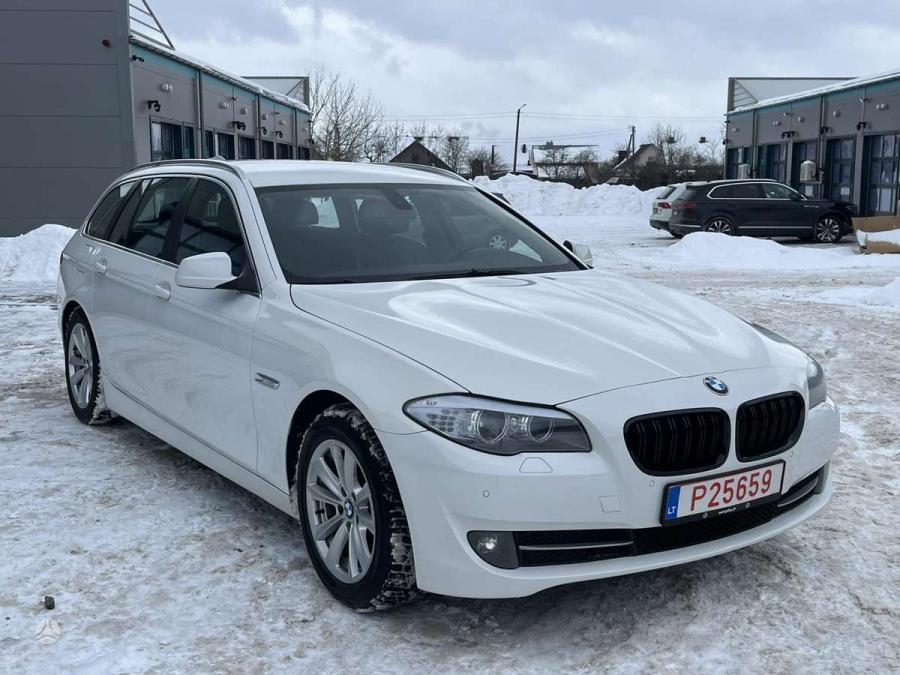 White BMW 520 2012 in Jonava, with an engine capacity of 2.00 L and mileage of 298 thousand km for 7100 €, photo 1 on AUTOMOTO.COM.LV