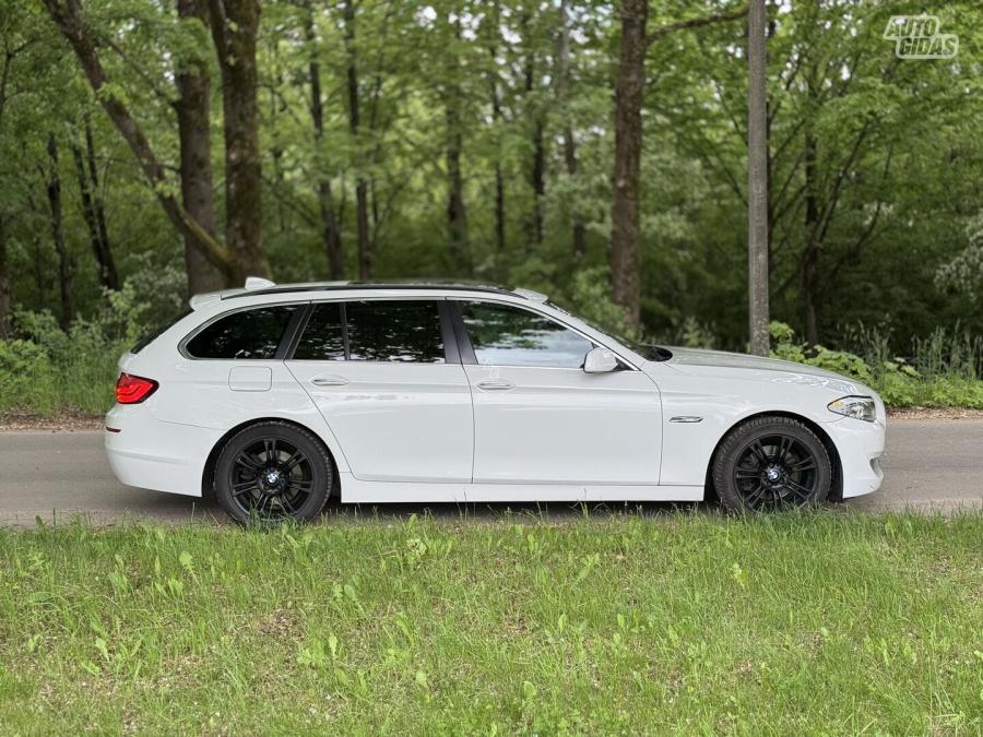 White BMW 520 2012 in Kaunas, with an engine capacity of 2.00 L and mileage of 237 thousand km for 8300 €, photo 4 on AUTOMOTO.COM.LV