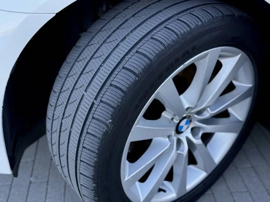 Balts BMW 520 2012 Rēzekne, ar dzinēja tilpumu 2.00 L un nobraukumu 277 tūkst. km par 7990 €, foto 22 vietnē AUTOMOTO.COM.LV