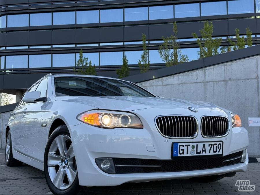 White BMW 520 2012 in Kaunas, with an engine capacity of 2.00 L and mileage of 298 thousand km for 7990 €, photo 1 on AUTOMOTO.COM.LV