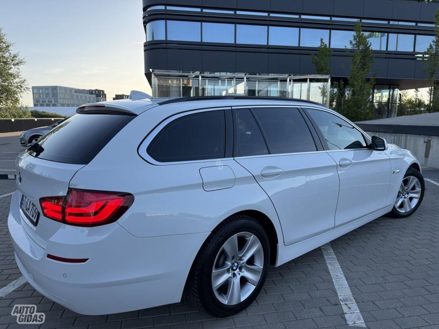 White BMW 520 2012 in Kaunas, with an engine capacity of 2.00 L and mileage of 298 thousand km for 7990 €, photo 7 on AUTOMOTO.COM.LV