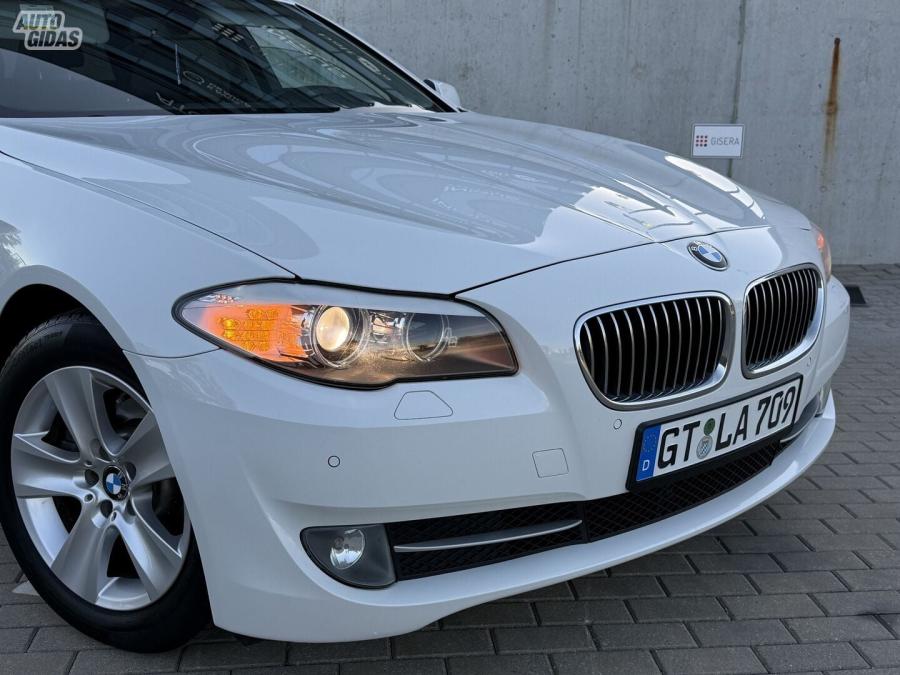White BMW 520 2012 in Kaunas, with an engine capacity of 2.00 L and mileage of 298 thousand km for 7990 €, photo 9 on AUTOMOTO.COM.LV