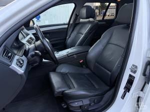 White BMW 520 2012 in Kaunas, with an engine capacity of 2.00 L and mileage of 298 thousand km for 7990 €, photo 24 on AUTOMOTO.COM.LV