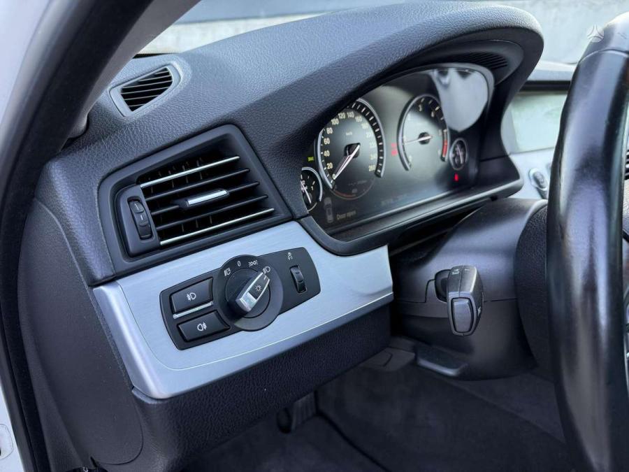 Balts BMW 520 2012 Kauņa, ar dzinēja tilpumu 2.00 L un nobraukumu 298 tūkst. km par 7990 €, foto 31 vietnē AUTOMOTO.COM.LV
