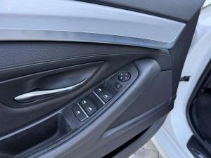 Balts BMW 520 2012 Kauņa, ar dzinēja tilpumu 2.00 L un nobraukumu 298 tūkst. km par 7990 €, foto 34 vietnē AUTOMOTO.COM.LV