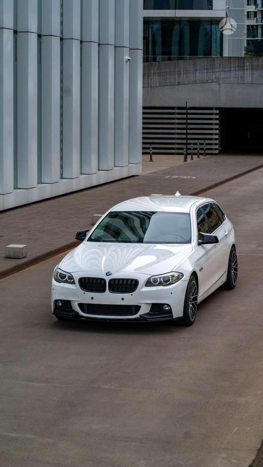 White BMW 520 2012 in Vilnius, with an engine capacity of 2.00 L and mileage of 429 thousand km for 7200 €, photo 3 on AUTOMOTO.COM.LV
