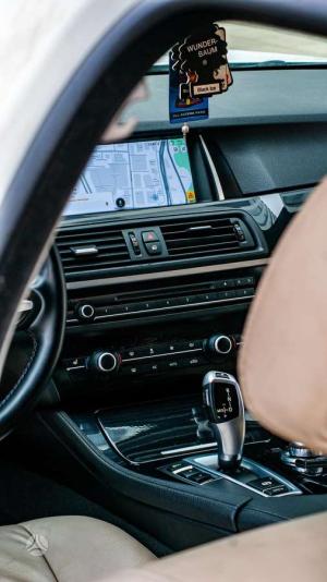 White BMW 520 2012 in Vilnius, with an engine capacity of 2.00 L and mileage of 429 thousand km for 7200 €, photo 12 on AUTOMOTO.COM.LV