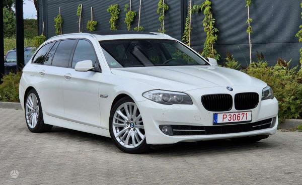 White BMW 520 2012 in Vilnius, with an engine capacity of 2.00 L and mileage of 330 thousand km for 7999 €, photo 1 on AUTOMOTO.COM.LV