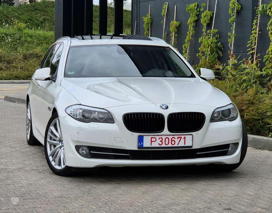 White BMW 520 2012 in Vilnius, with an engine capacity of 2.00 L and mileage of 330 thousand km for 7999 €, photo 3 on AUTOMOTO.COM.LV