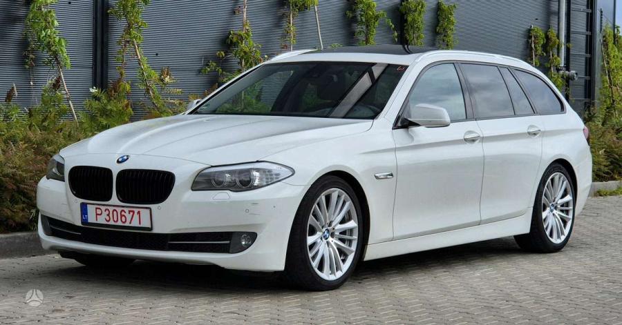 White BMW 520 2012 in Vilnius, with an engine capacity of 2.00 L and mileage of 330 thousand km for 7999 €, photo 4 on AUTOMOTO.COM.LV