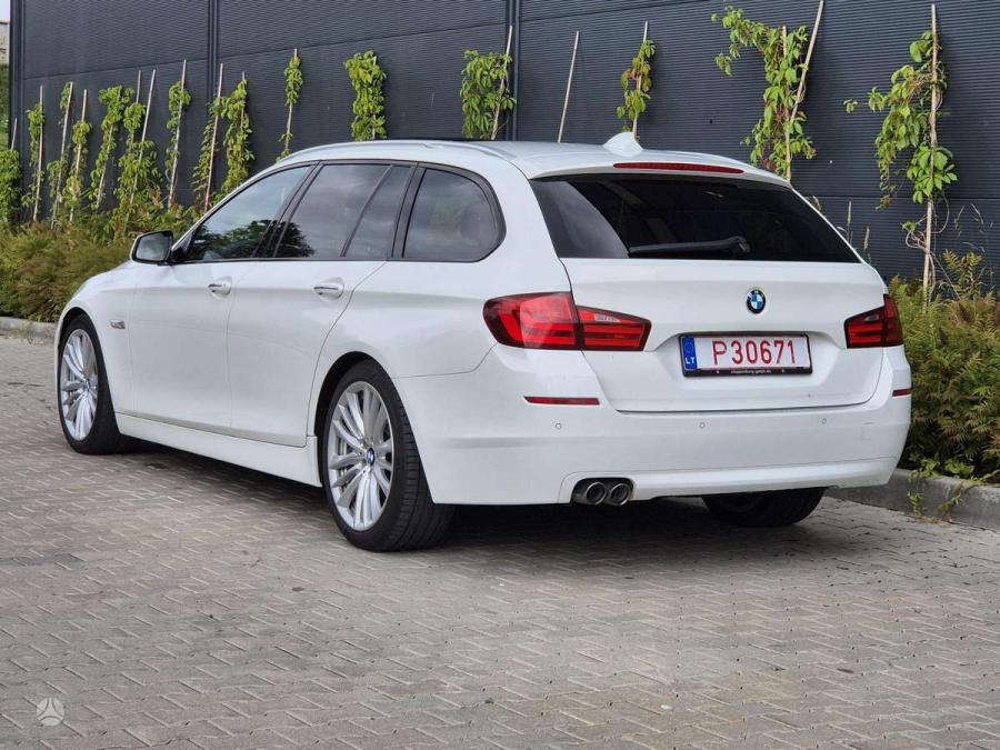 White BMW 520 2012 in Vilnius, with an engine capacity of 2.00 L and mileage of 330 thousand km for 7999 €, photo 5 on AUTOMOTO.COM.LV