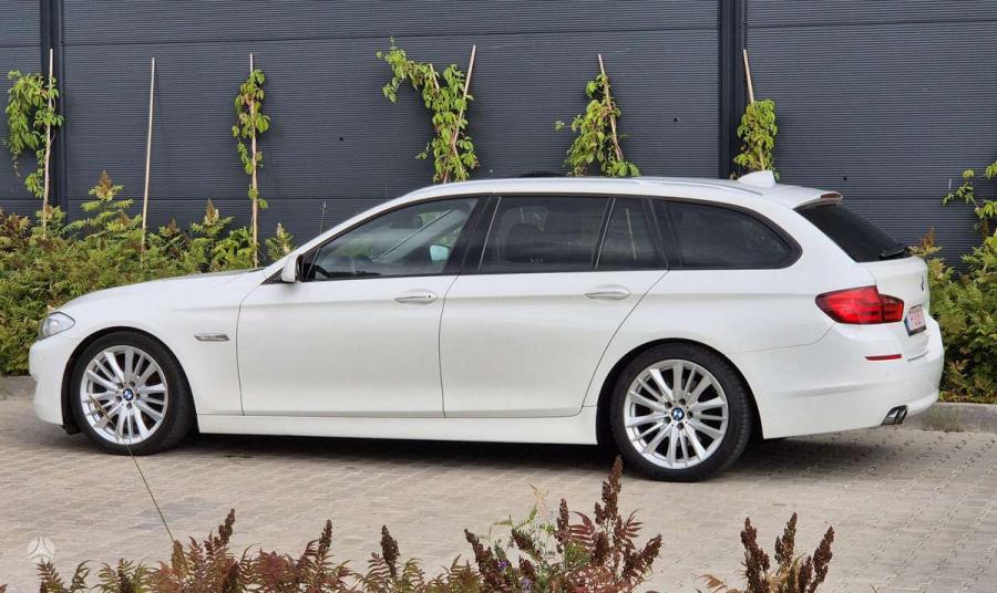 White BMW 520 2012 in Vilnius, with an engine capacity of 2.00 L and mileage of 330 thousand km for 7999 €, photo 6 on AUTOMOTO.COM.LV