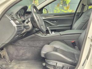 White BMW 520 2012 in Vilnius, with an engine capacity of 2.00 L and mileage of 330 thousand km for 7999 €, photo 9 on AUTOMOTO.COM.LV