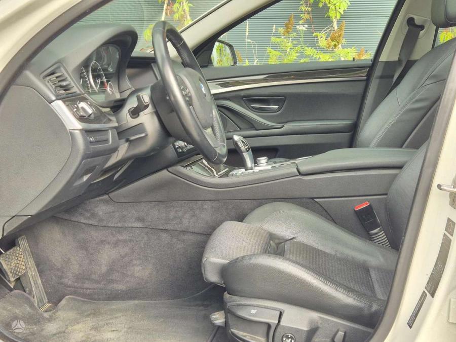 White BMW 520 2012 in Vilnius, with an engine capacity of 2.00 L and mileage of 330 thousand km for 7999 €, photo 9 on AUTOMOTO.COM.LV