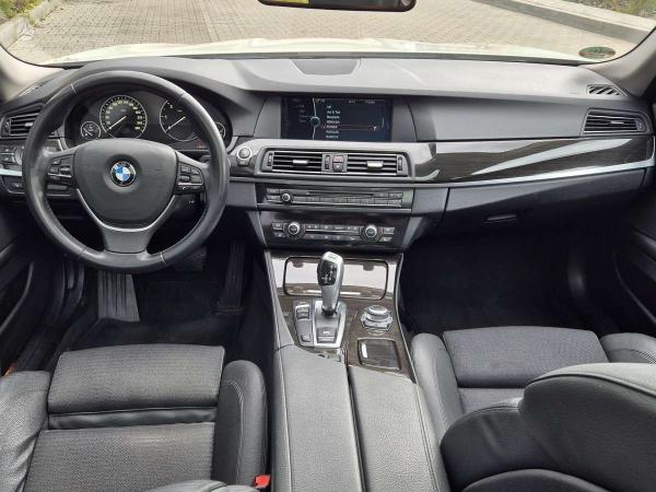 White BMW 520 2012 in Vilnius, with an engine capacity of 2.00 L and mileage of 330 thousand km for 7999 €, photo 9 on AUTOMOTO.COM.LV