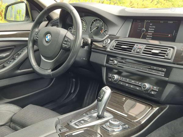 White BMW 520 2012 in Vilnius, with an engine capacity of 2.00 L and mileage of 330 thousand km for 7999 €, photo 10 on AUTOMOTO.COM.LV