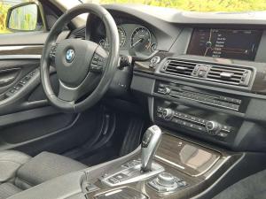 White BMW 520 2012 in Vilnius, with an engine capacity of 2.00 L and mileage of 330 thousand km for 7999 €, photo 11 on AUTOMOTO.COM.LV