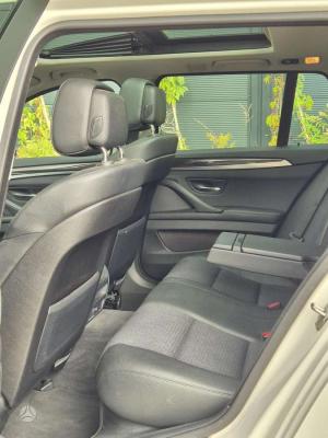 White BMW 520 2012 in Vilnius, with an engine capacity of 2.00 L and mileage of 330 thousand km for 7999 €, photo 16 on AUTOMOTO.COM.LV