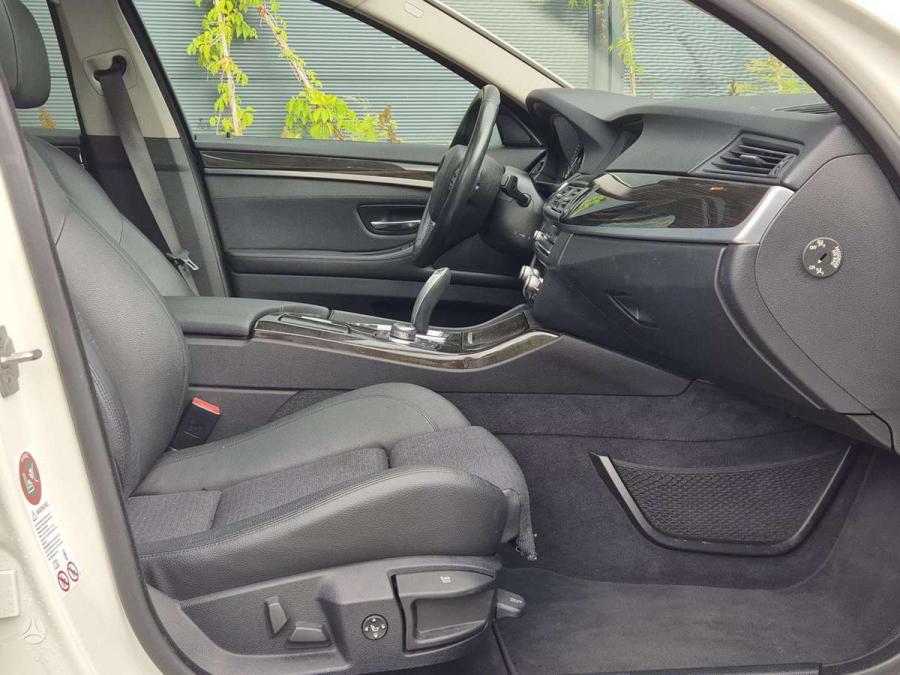 White BMW 520 2012 in Vilnius, with an engine capacity of 2.00 L and mileage of 330 thousand km for 7999 €, photo 18 on AUTOMOTO.COM.LV