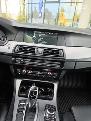 White BMW 520 2012 in Kaunas, with an engine capacity of 2.00 L and mileage of 326 thousand km for 8599 €, photo 16 on AUTOMOTO.COM.LV