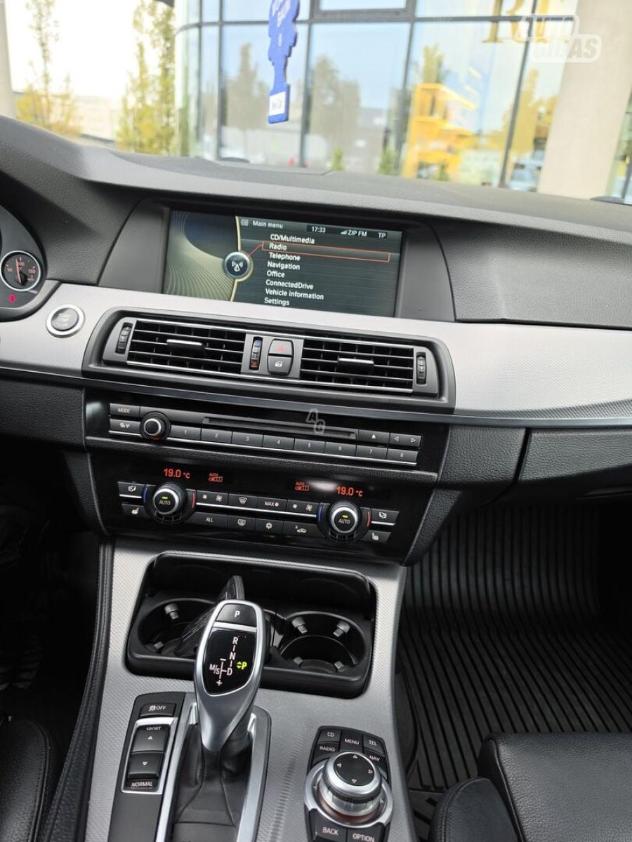 White BMW 520 2012 in Kaunas, with an engine capacity of 2.00 L and mileage of 326 thousand km for 8599 €, photo 16 on AUTOMOTO.COM.LV