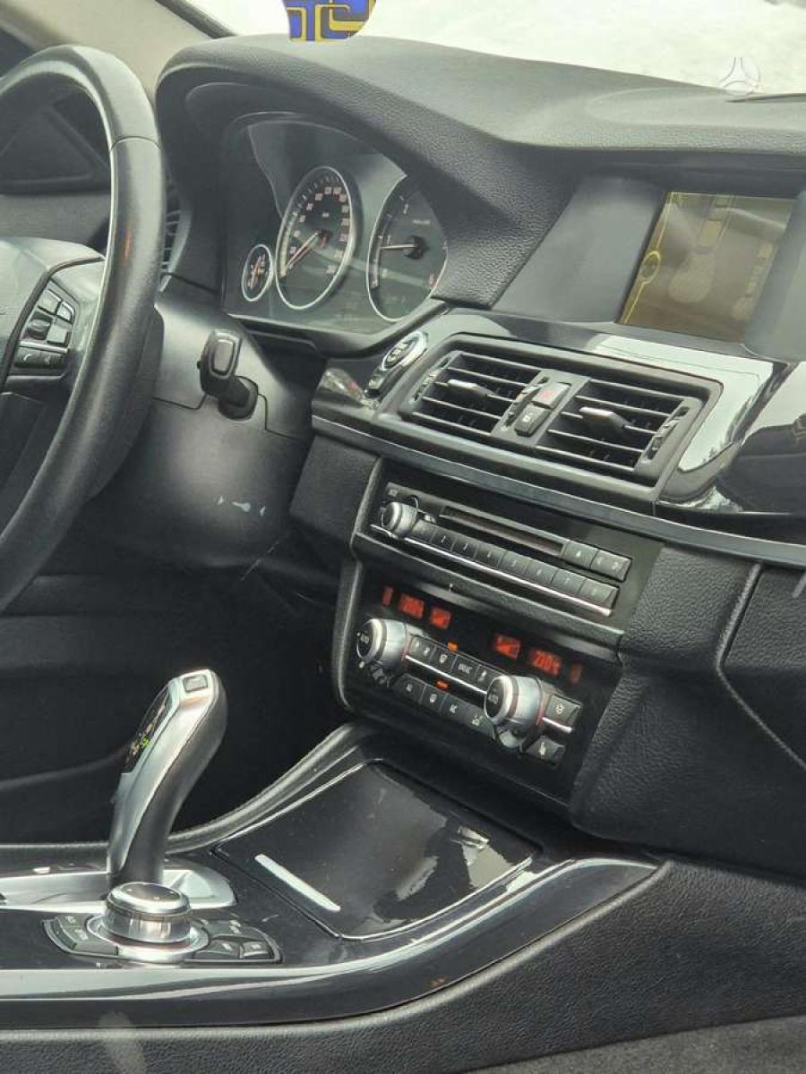 Balts BMW 520 2013 Viļņa, ar dzinēja tilpumu 2.00 L un nobraukumu 330 tūkst. km par 6999 €, foto 10 vietnē AUTOMOTO.COM.LV