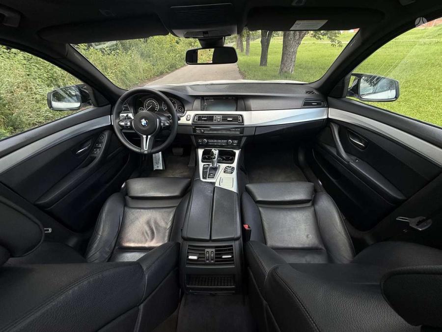 White BMW 520 2013 in Kaunas, with an engine capacity of 2.00 L and mileage of 280 thousand km for 9950 €, photo 12 on AUTOMOTO.COM.LV