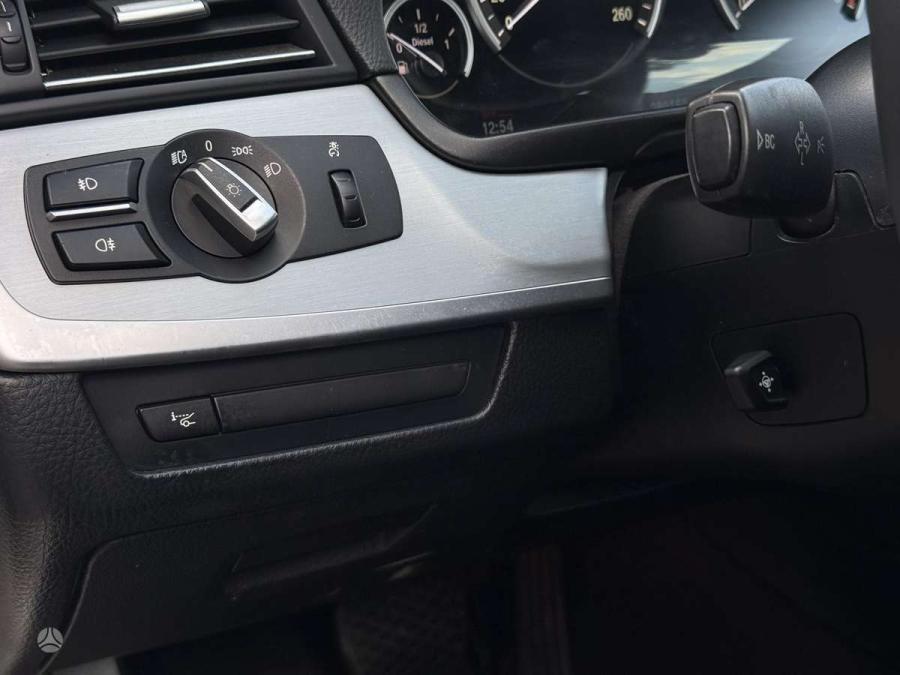 White BMW 520 2013 in Kaunas, with an engine capacity of 2.00 L and mileage of 280 thousand km for 9950 €, photo 15 on AUTOMOTO.COM.LV