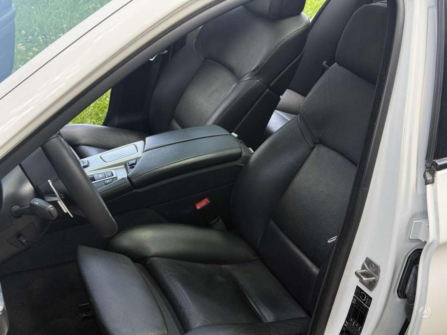 White BMW 520 2013 in Kaunas, with an engine capacity of 2.00 L and mileage of 280 thousand km for 9950 €, photo 29 on AUTOMOTO.COM.LV