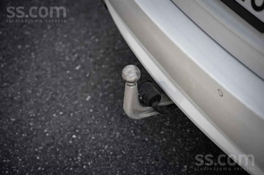 White BMW 520 2013 in Riga, with an engine capacity of 2.00 L and mileage of 223 thousand km for 9750 €, photo 9 on AUTOMOTO.COM.LV