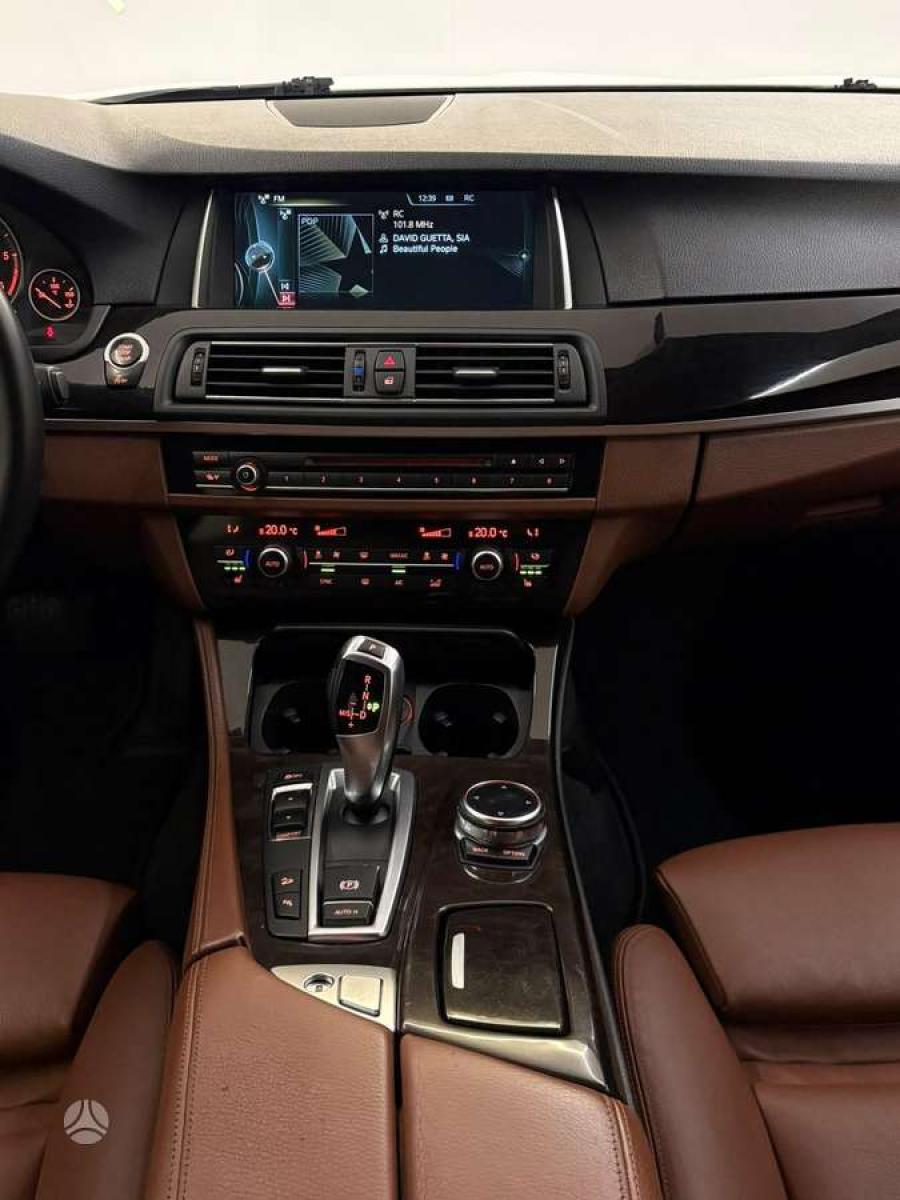 White BMW 520 2013 in Marijampole, with an engine capacity of 2.00 L and mileage of 381 thousand km for 8999 €, photo 19 on AUTOMOTO.COM.LV