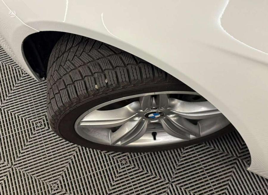White BMW 520 2013 in Marijampole, with an engine capacity of 2.00 L and mileage of 381 thousand km for 8999 €, photo 20 on AUTOMOTO.COM.LV