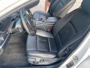 White BMW 520 2013 in Riga, with an engine capacity of 2.00 L and mileage of 337 thousand km for 8400 €, photo 18 on AUTOMOTO.COM.LV