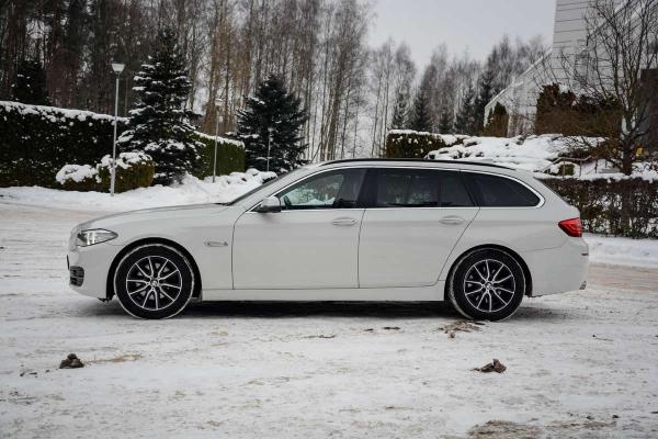 White BMW 520 2015 in Elektrenai, with an engine capacity of 2.00 L and mileage of 248 thousand km for 11450 €, photo 8 on AUTOMOTO.COM.LV