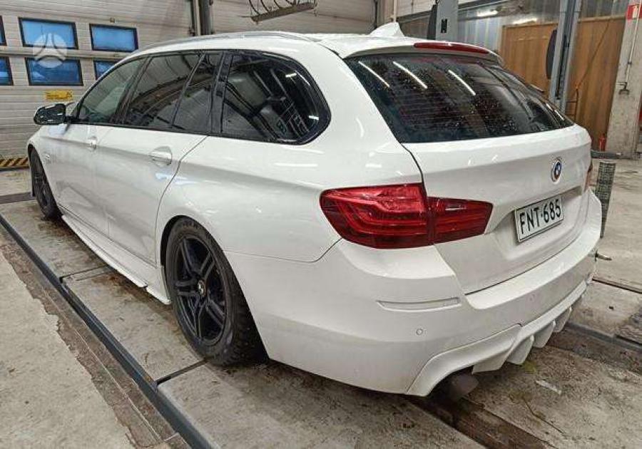 White BMW 520 2015 in Panevezys, with an engine capacity of 2.00 L and mileage of 154 thousand km for 8900 €, photo 3 on AUTOMOTO.COM.LV