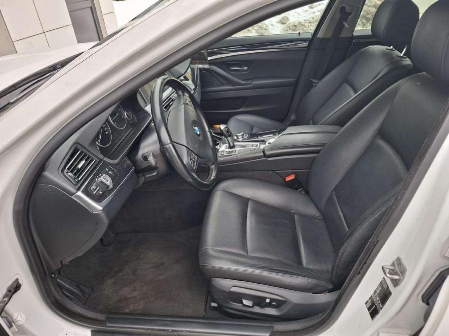 White BMW 520 2015 in Kaunas, with an engine capacity of 2.00 L and mileage of 255 thousand km for 9750 €, photo 11 on AUTOMOTO.COM.LV