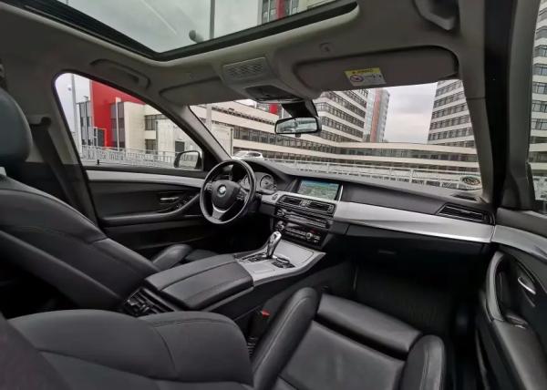 White BMW 520 2015 in Riga, with an engine capacity of 2.00 L and mileage of 169 thousand km for 15500 €, photo 10 on AUTOMOTO.COM.LV
