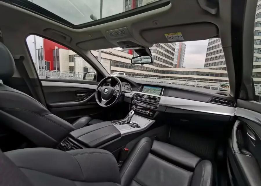 White BMW 520 2015 in Riga, with an engine capacity of 2.00 L and mileage of 169 thousand km for 15500 €, photo 11 on AUTOMOTO.COM.LV