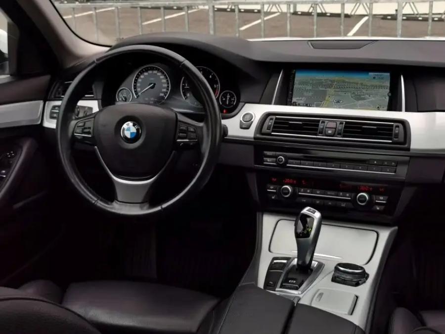 White BMW 520 2015 in Riga, with an engine capacity of 2.00 L and mileage of 169 thousand km for 15500 €, photo 13 on AUTOMOTO.COM.LV
