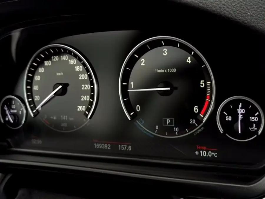 White BMW 520 2015 in Riga, with an engine capacity of 2.00 L and mileage of 169 thousand km for 15500 €, photo 17 on AUTOMOTO.COM.LV