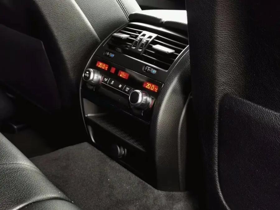 White BMW 520 2015 in Riga, with an engine capacity of 2.00 L and mileage of 169 thousand km for 15500 €, photo 18 on AUTOMOTO.COM.LV