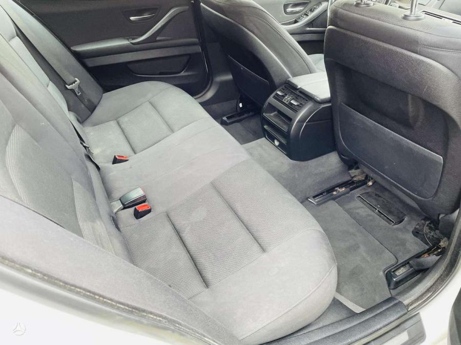 White BMW 520 2015 in Kaunas, with an engine capacity of 2.00 L and mileage of 350 thousand km for 5800 €, photo 12 on AUTOMOTO.COM.LV