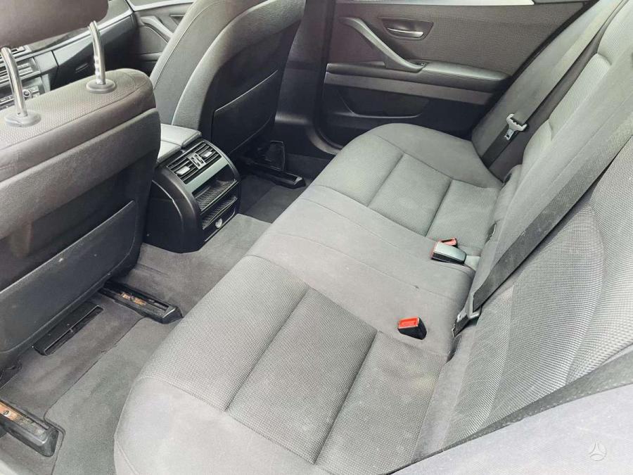 White BMW 520 2015 in Kaunas, with an engine capacity of 2.00 L and mileage of 350 thousand km for 5800 €, photo 13 on AUTOMOTO.COM.LV