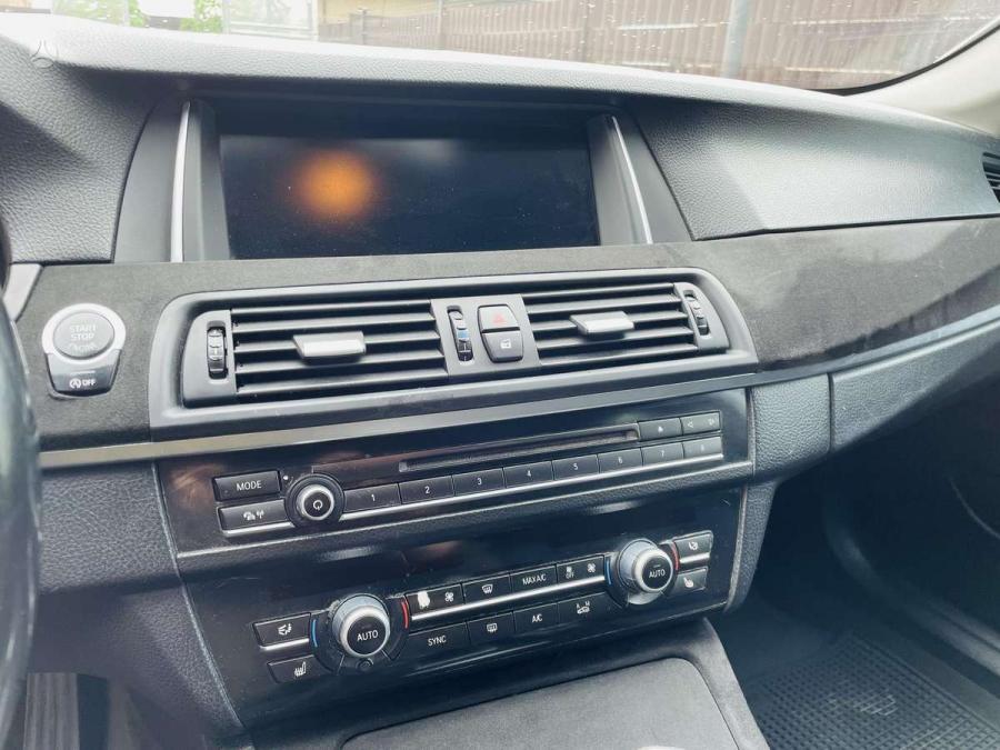 White BMW 520 2015 in Kaunas, with an engine capacity of 2.00 L and mileage of 350 thousand km for 5800 €, photo 15 on AUTOMOTO.COM.LV